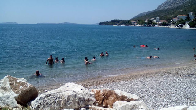 Για μπανάκι στην πλάζ Αστακού