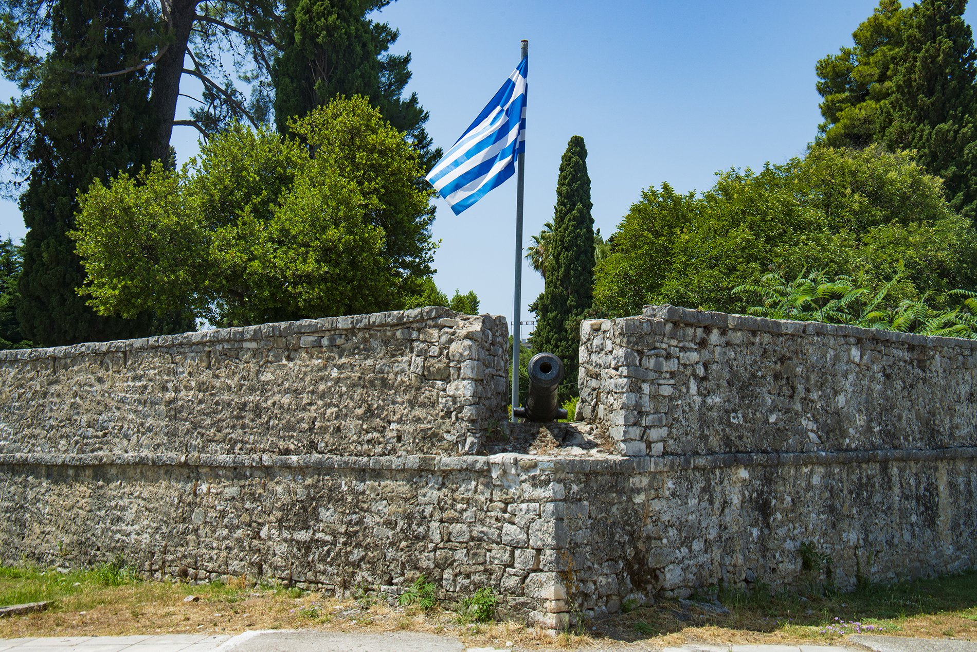 «Σταματήστε το έγκλημα - ΟΧΙ στην ταφόπλακα στην ανάδειξη του τείχους»