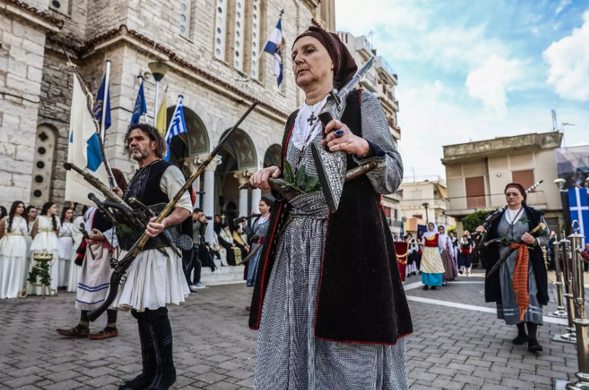 Το κοσμοπολίτικο ελληνικό νησάκι που πας με τα πόδια βρίσκεται στην ...